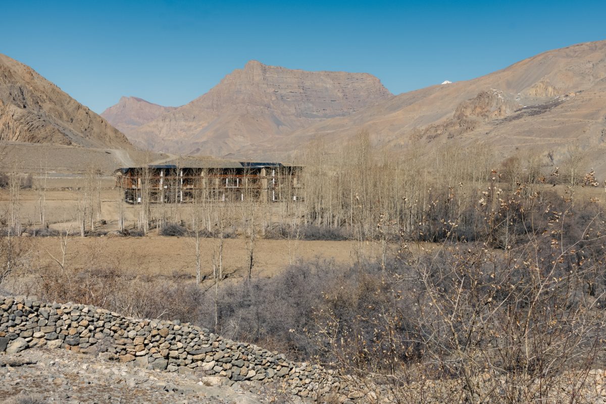 The Vernacular Construction Of This Retreat Has A Deep Bond With Earth ...